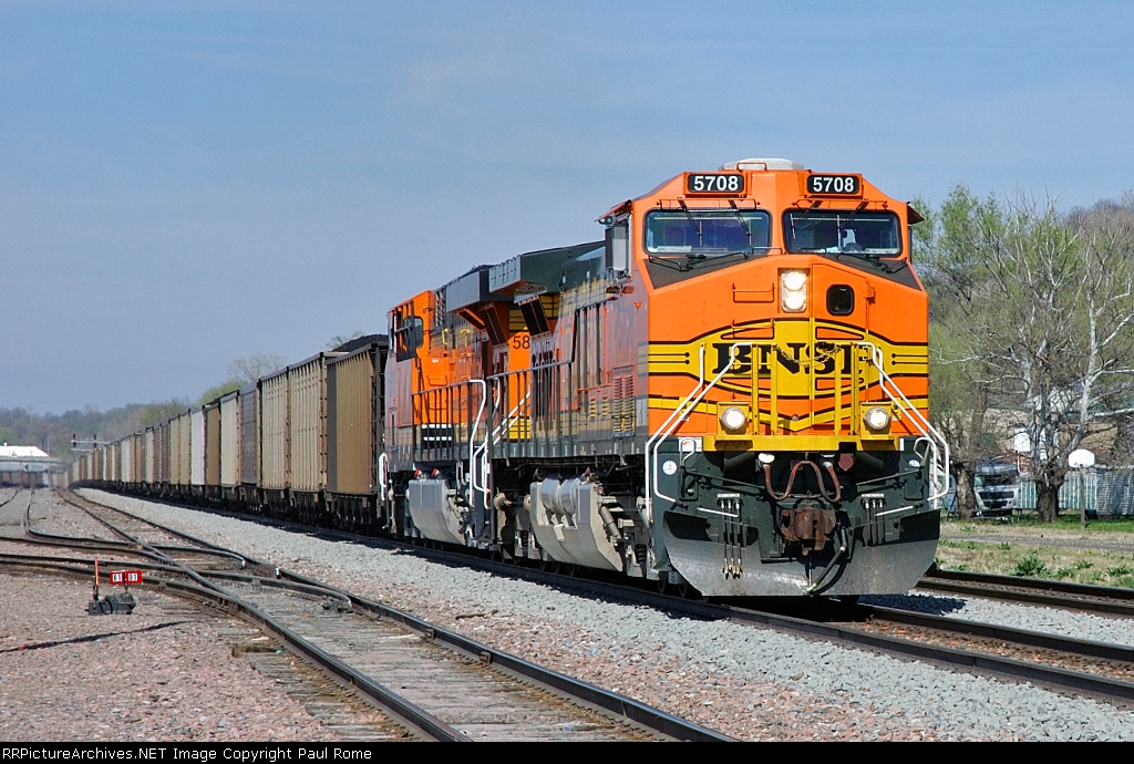 BNSF 5708 - 5876, GE AC4400W and ES44AC, work southbound coal loads